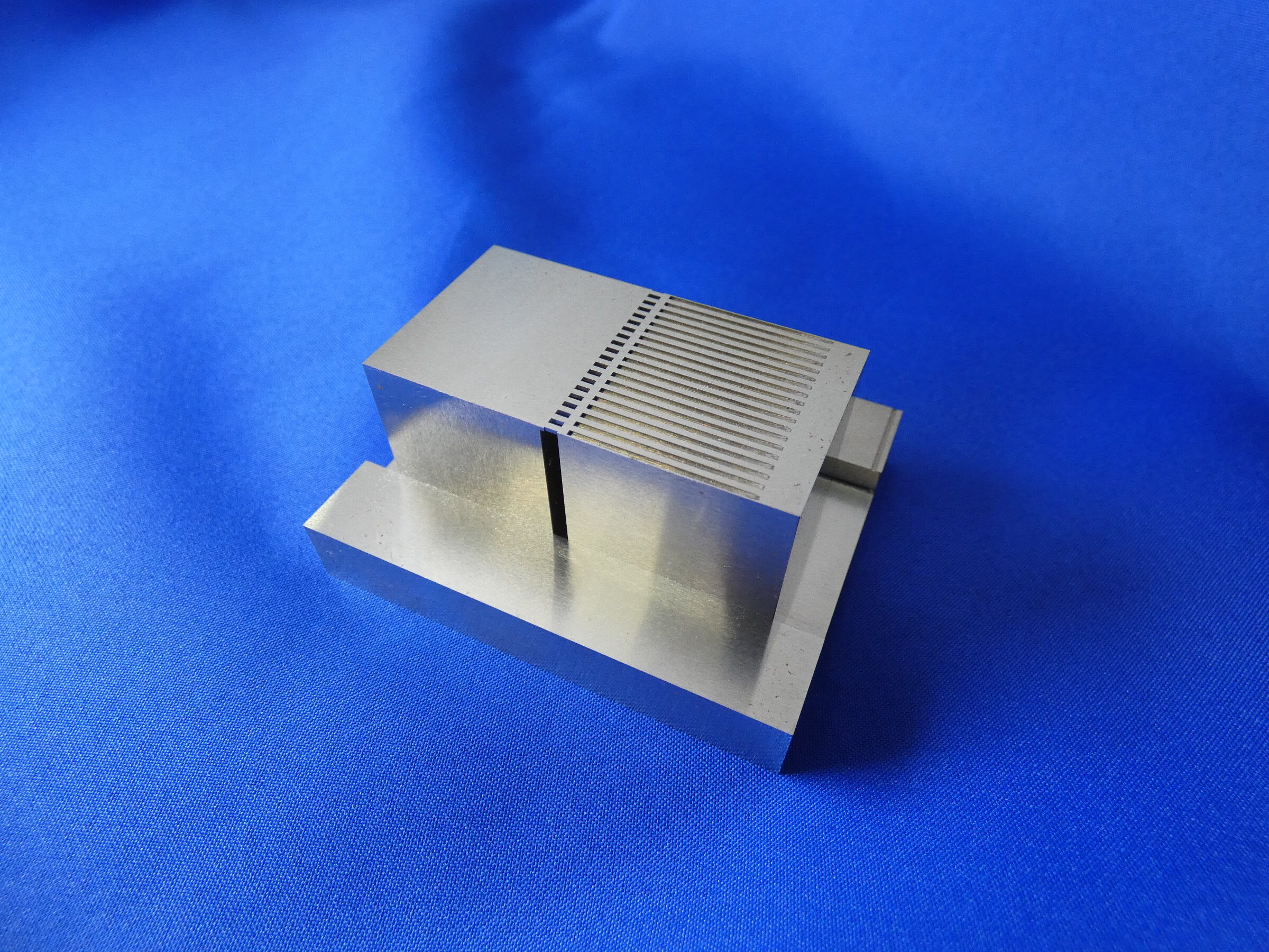 Fine groove machining | Machining Examples | Surface Grinding Machines ...